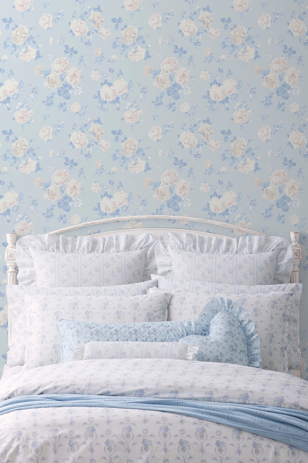 Whisper Blue Peel + Stick Wallpaper